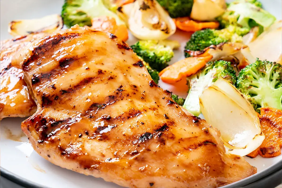 Aprenda a fazer filé de frango com legumes na sua casa - GASTRONOMIAS