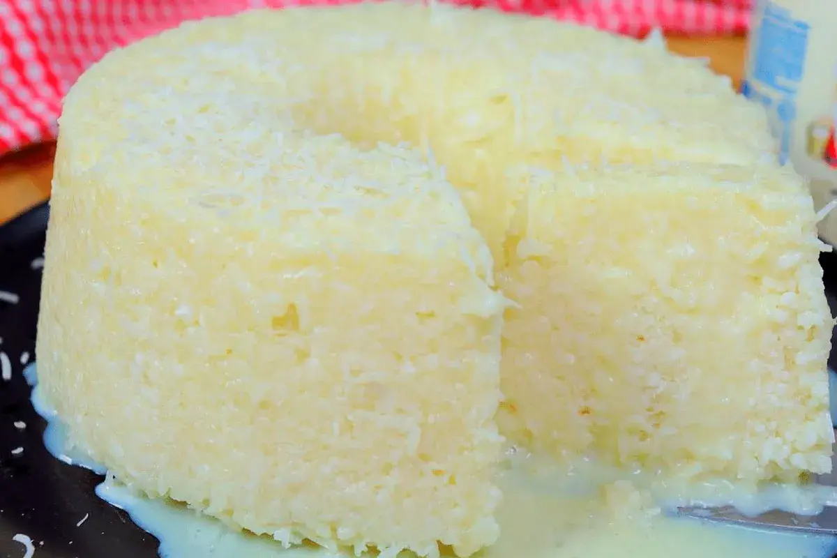 Bolo de tapioca delicioso simples e fácil de fazer em poucos passos ...