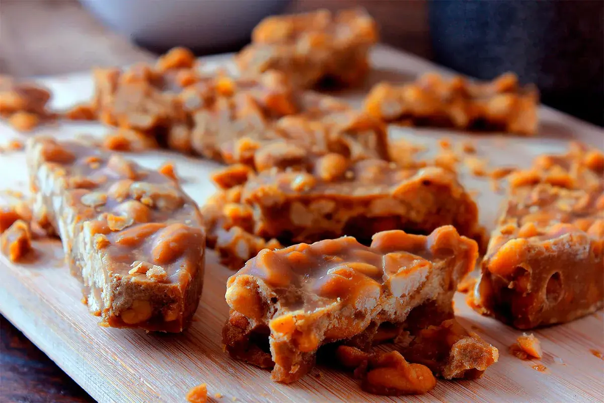 Pé de moleque tradicional simples fácil e leva apenas 3 ingredientes ...